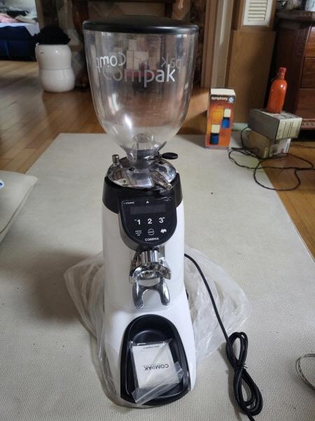 COMPAK E6 커피분쇄기 ---70만원 - 벼룩-장터 - 소리전자