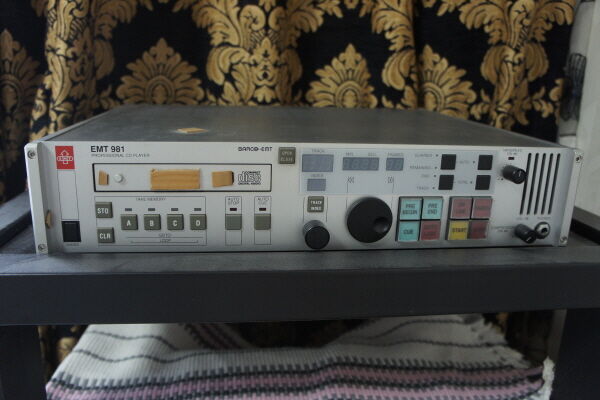 소리전자 - EMT981 씨디플레이어 판매합니다