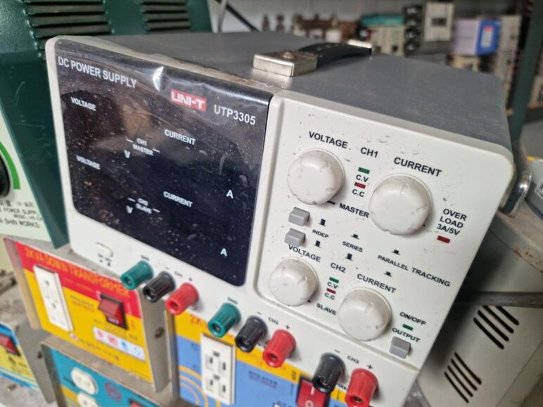 소리전자 - UNI-T UTP3305 3채널 다기능 DC 파워서플라이 32V / 5A MAX / 듀얼채널 연동가능