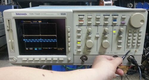 소리전자 - Tektonix TDS754d TDS 754d 500MHz 4CH 2GSa 오실로스코프